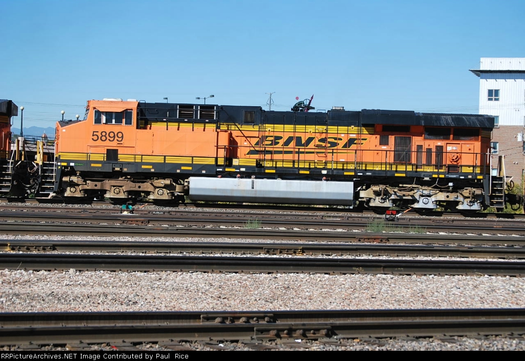 BNSF 5899